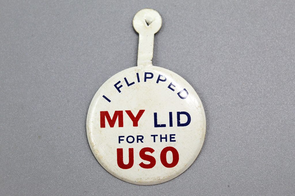 American Vintage USO Pin . FLU1453 - Time Traveler Militaria