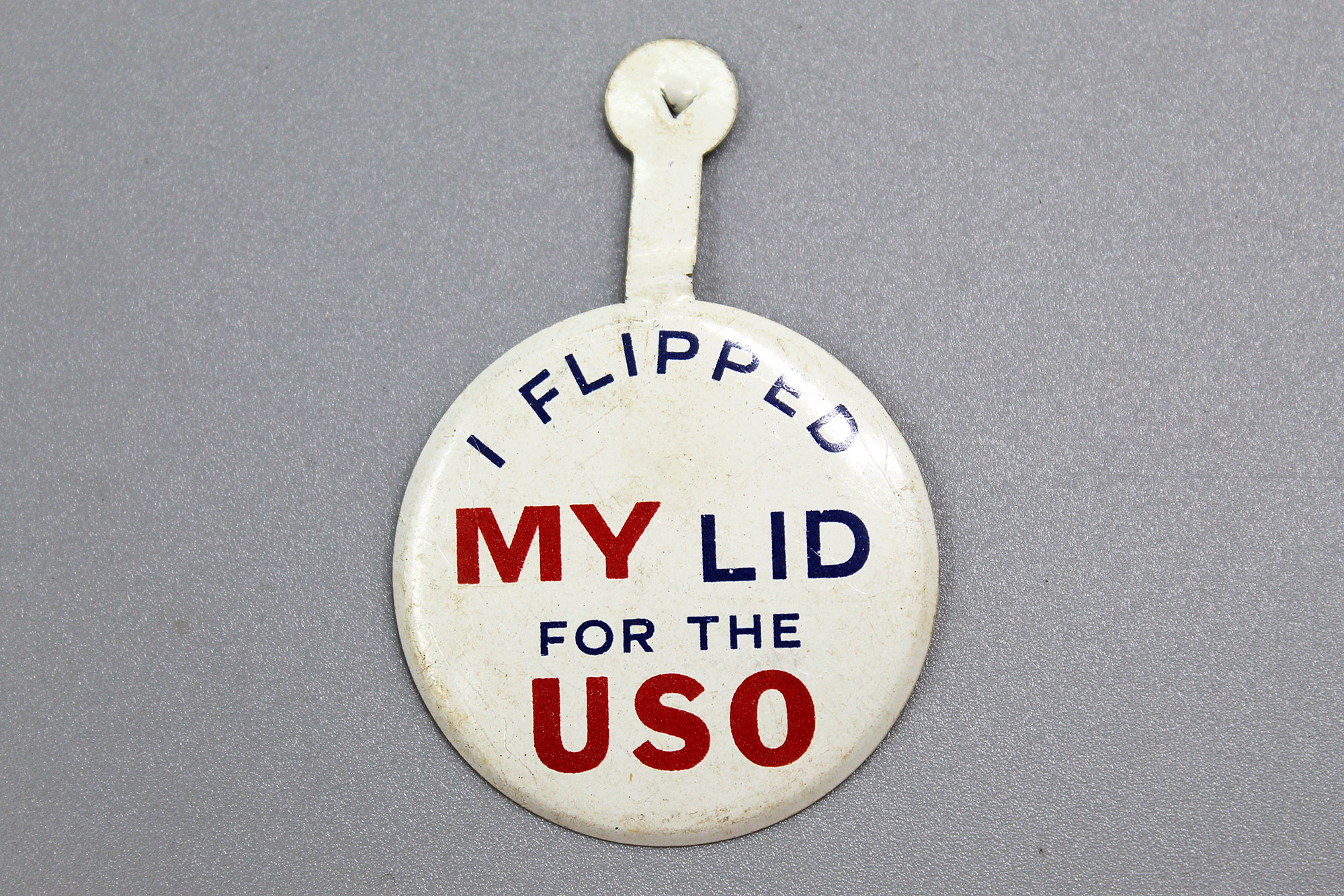 American Vintage USO Pin . FLU1453 - Time Traveler Militaria