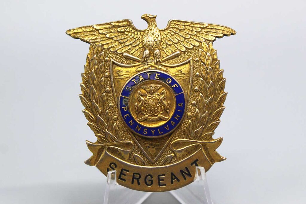 US State of PA Sergeant Cap Badge . FLU1724 - Time Traveler Militaria