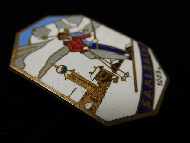 Vintage German Ski Pin . PIN827 - Time Traveler Militaria