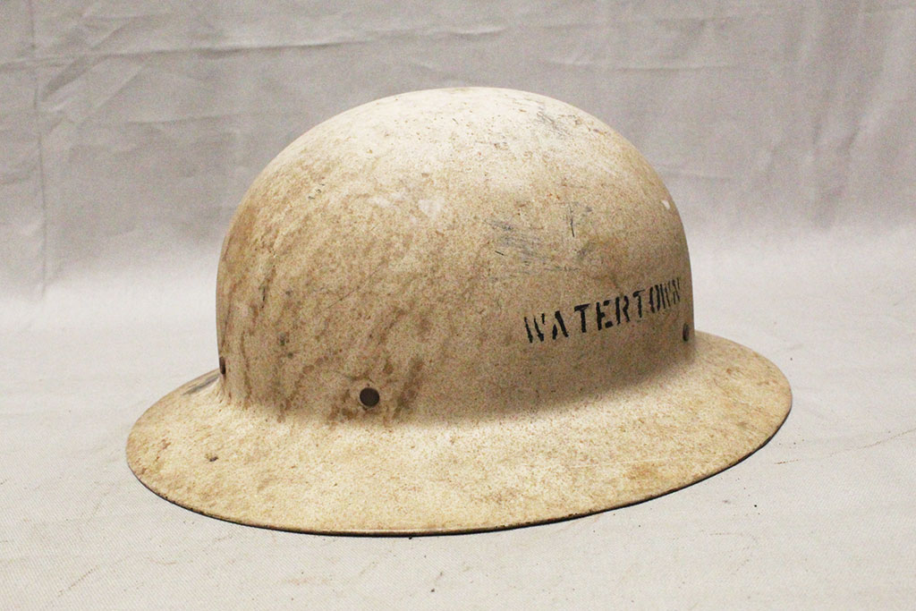 WW2 US Civil Defense Helmet - Watertown . HU675 - Time Traveler Militaria