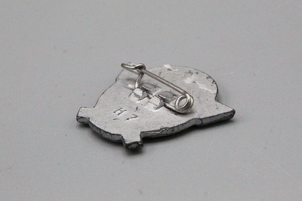 WW2 German Police Supporter Tinnie 1942 . PIN1012 - Time Traveler Militaria