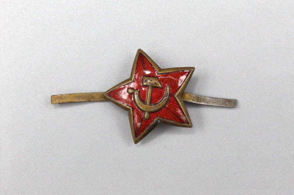 Russian Cold War Era Pin . WMR191 - Time Traveler Militaria