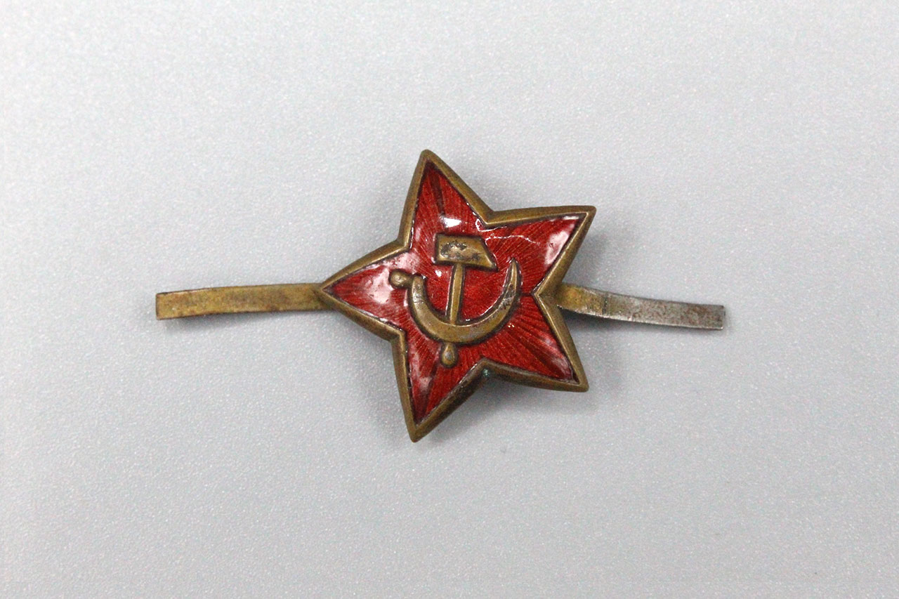 Russian Cold War Era Pin . WMR191 - Time Traveler Militaria