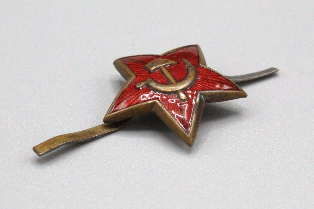 Russian Cold War Era Pin . WMR191 - Time Traveler Militaria
