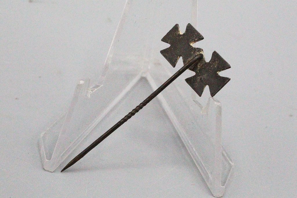 WW2 German Iron Cross Pair Stick Pin . PIN45 - Time Traveler Militaria