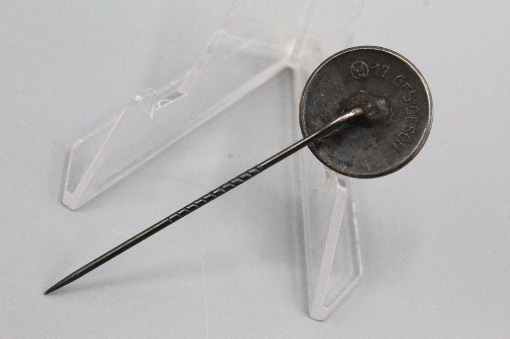 WW2 German Social Welfare Pin . PIN516 - Time Traveler Militaria