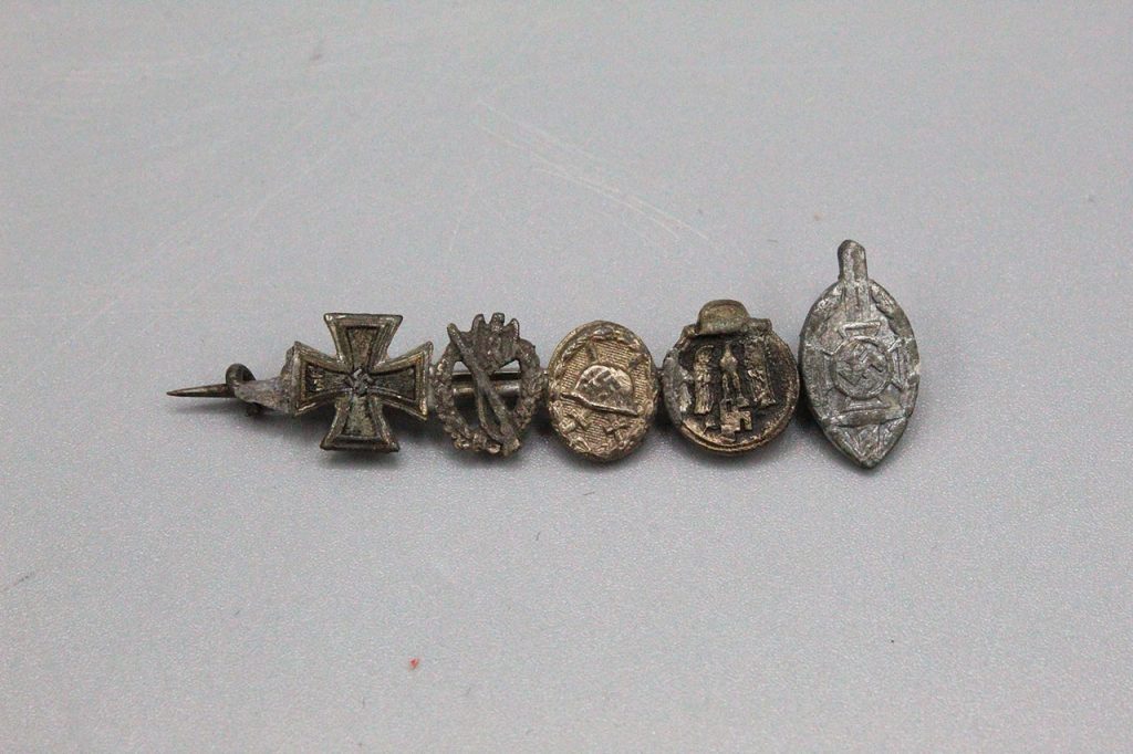 WW2 German Mini Medal Small Pin . PIN648cxk - Time Traveler Militaria