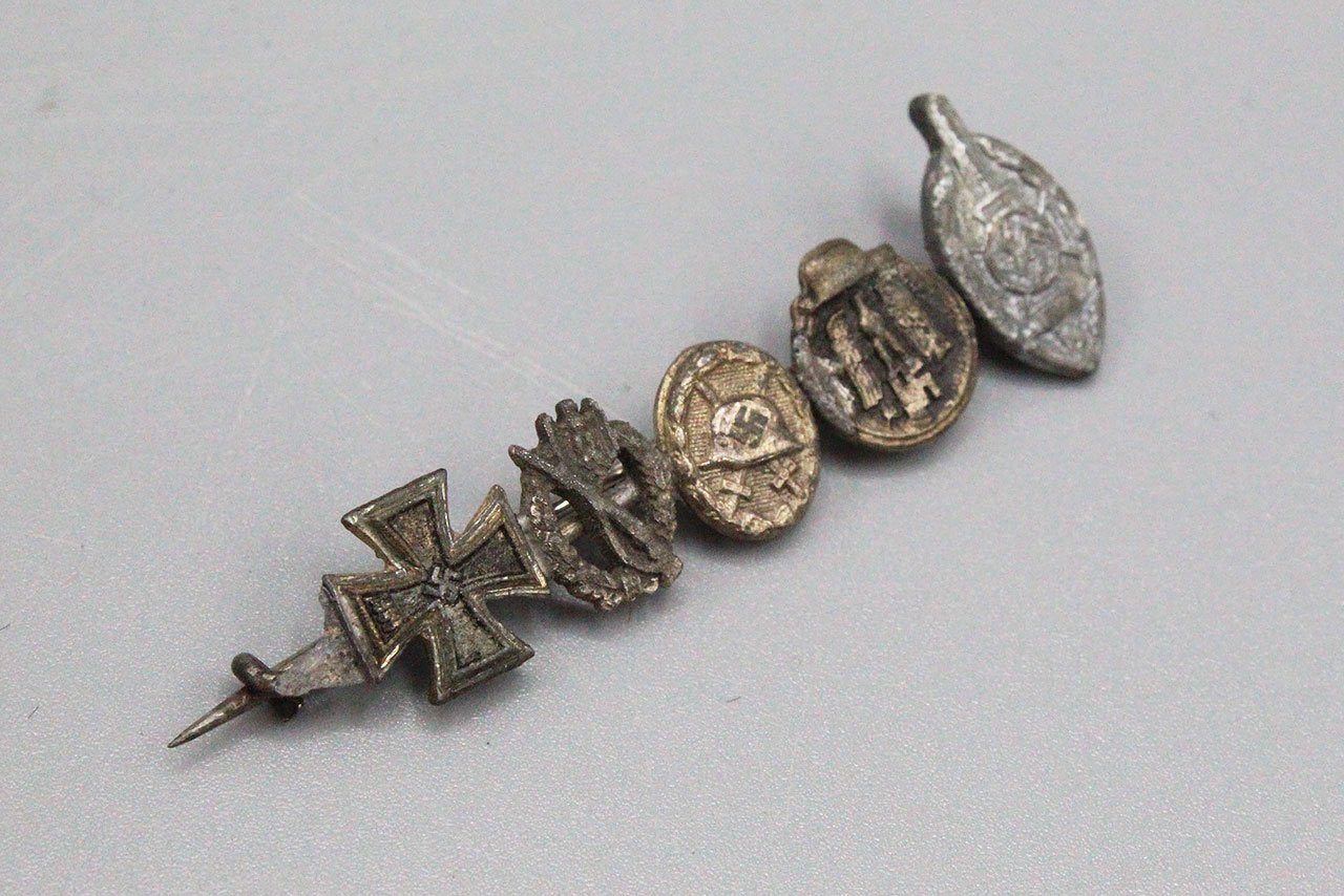 WW2 German Mini Medal Small Pin . PIN648cxk - Time Traveler Militaria