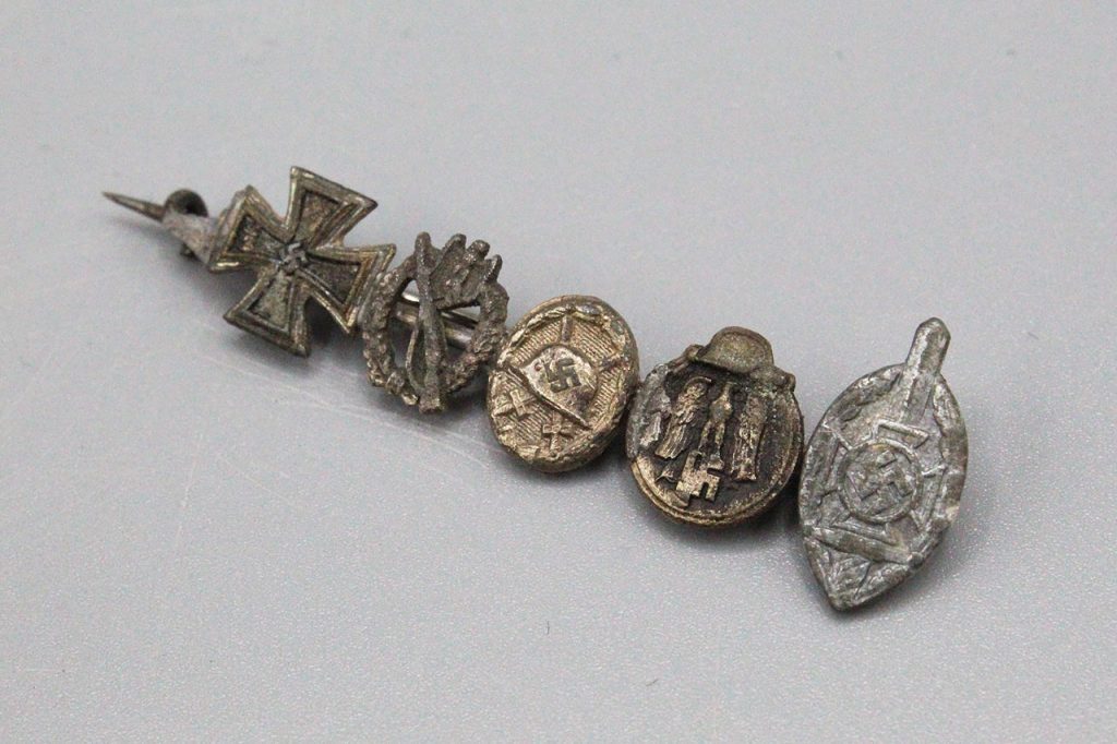 WW2 German Mini Medal Small Pin . PIN648cxk - Time Traveler Militaria