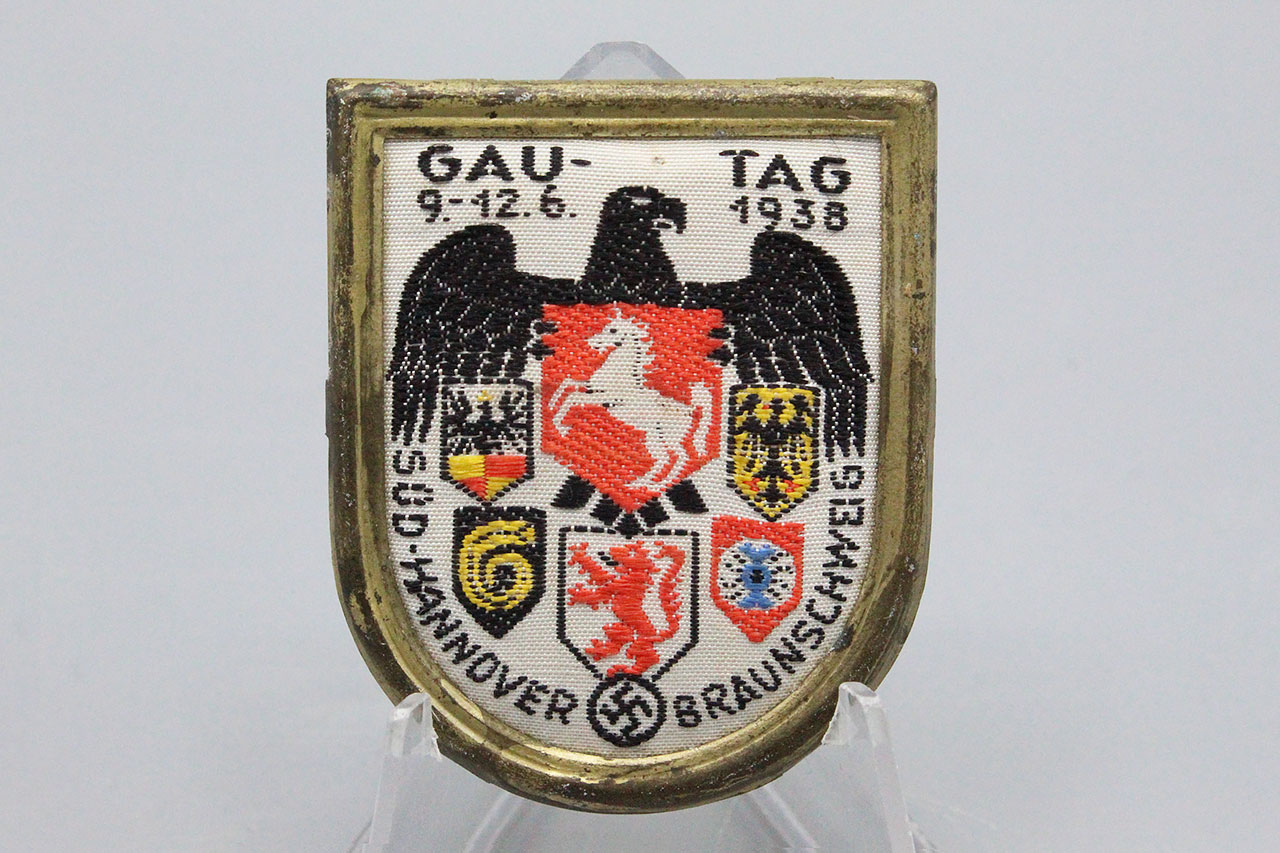 Hold(J)WW2 German Gau Tag 1938 . PIN662 - Time Traveler Militaria