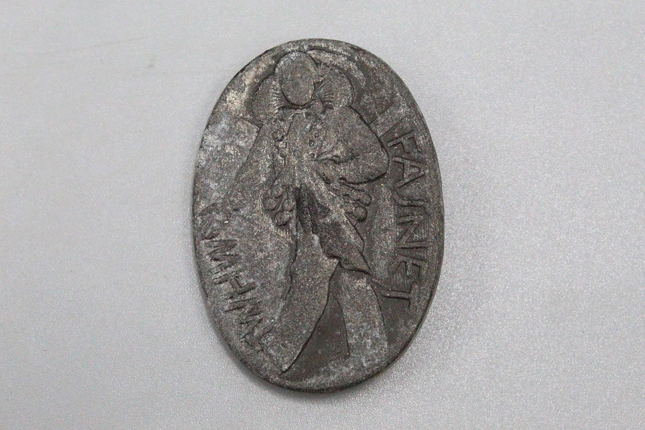 WW2 German 1938 WHW Tinnie . PIN236 - Time Traveler Militaria