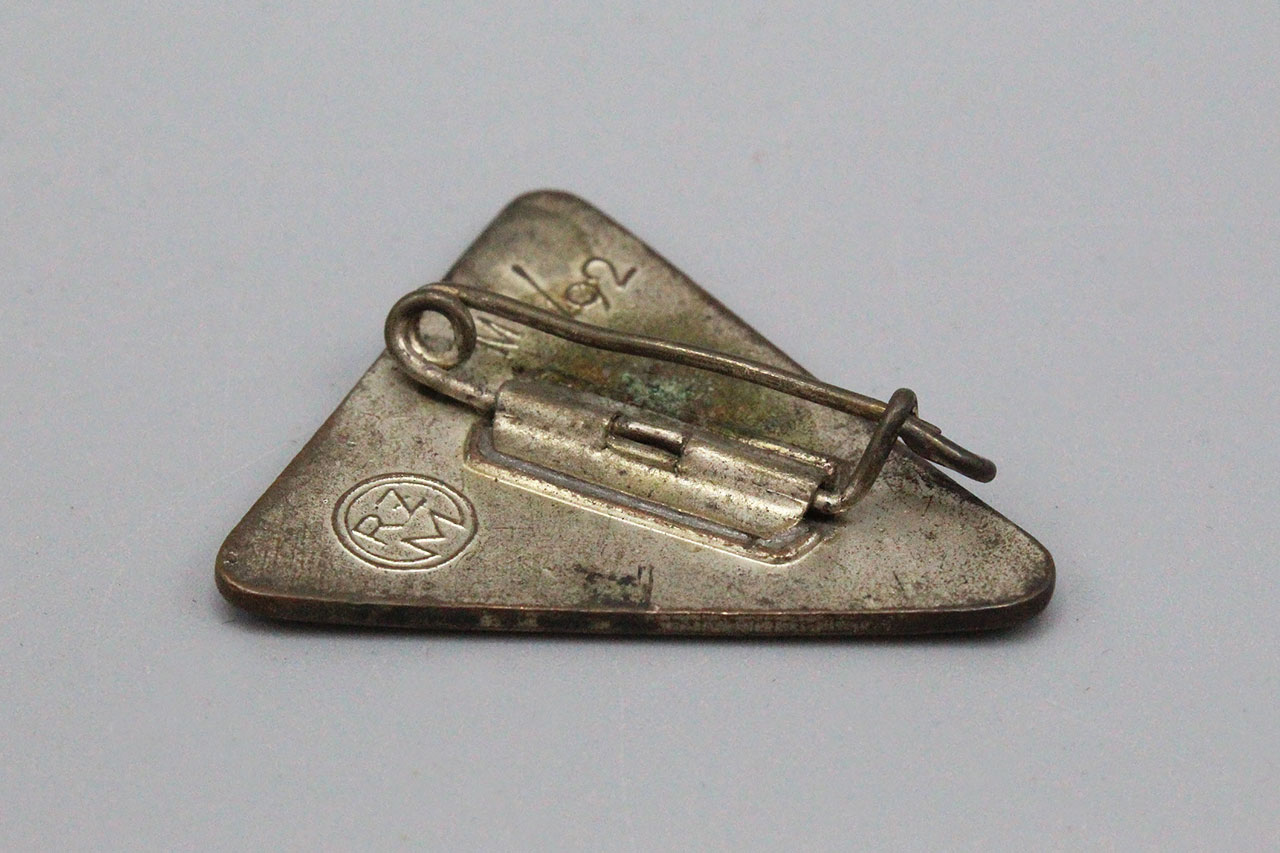 WW2 German Frauenwerk Pin M1/92 . PIN683 - Time Traveler Militaria