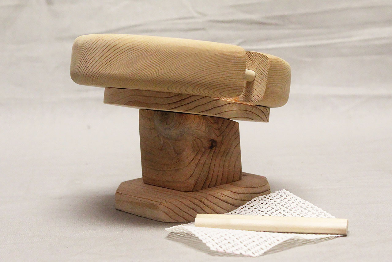 SOLD Military Visor Cap Display Stand . EFL3084 - Time Traveler Militaria