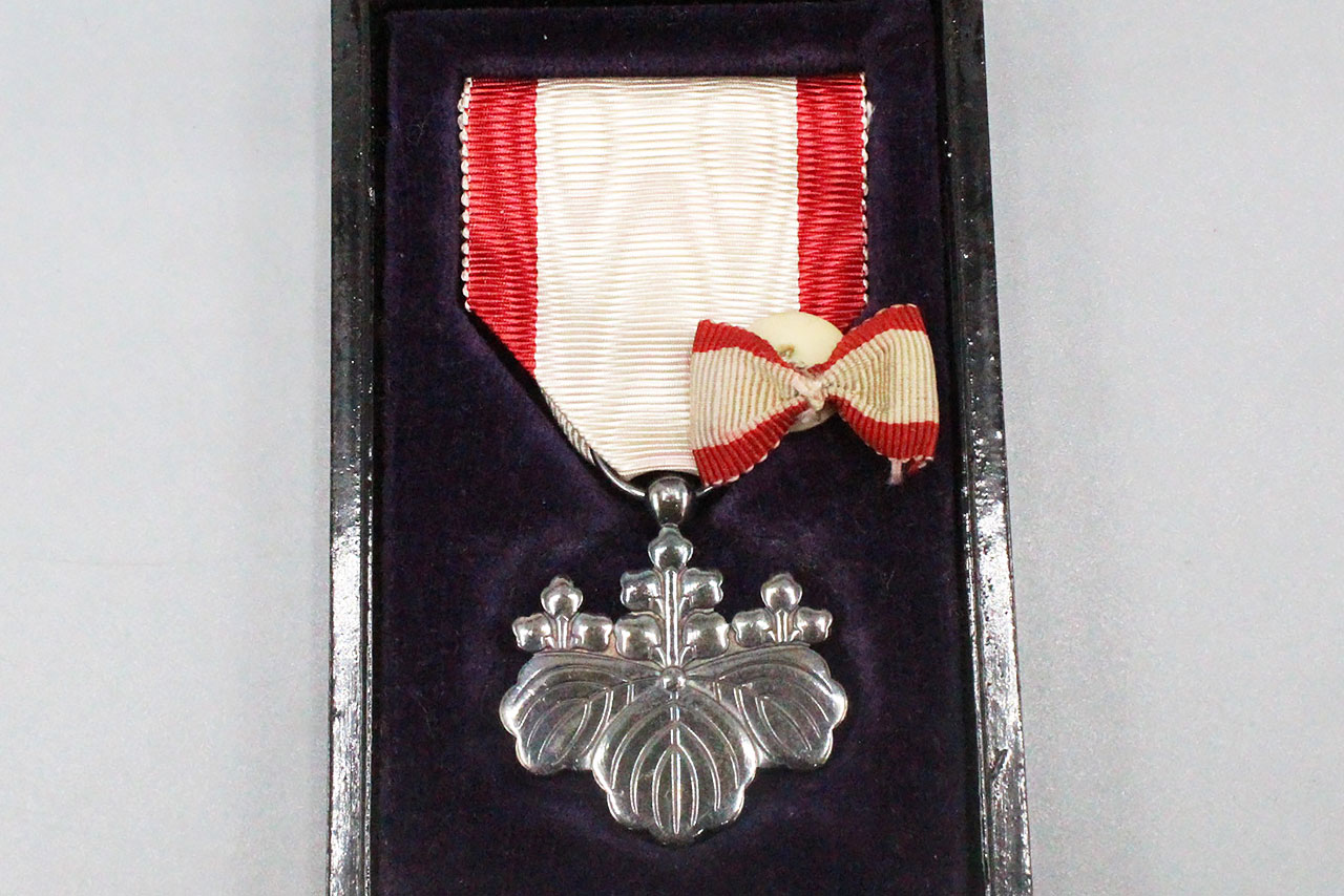 Japanese Rising Sun 8th Class in Case w/Bow Tie Lapel Device . MDJ156 ...