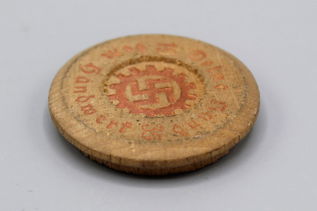 Labor Corp Cork Tinnie . FL841 - Time Traveler Militaria