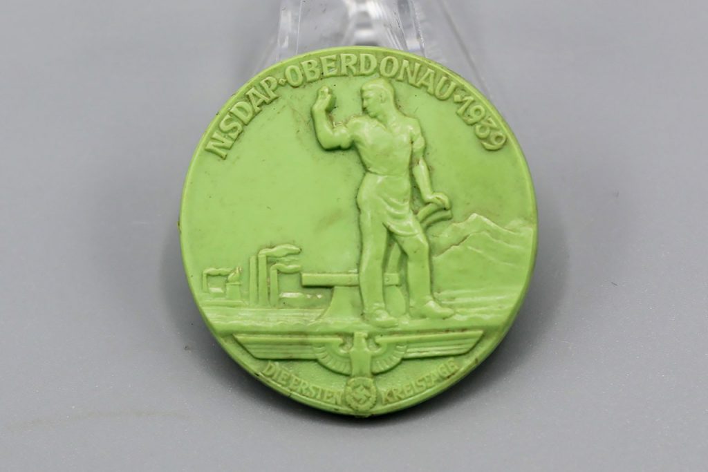 WW2 German NSDAP Oberdonau 1939 Tinnie . PIN323 - Time Traveler Militaria