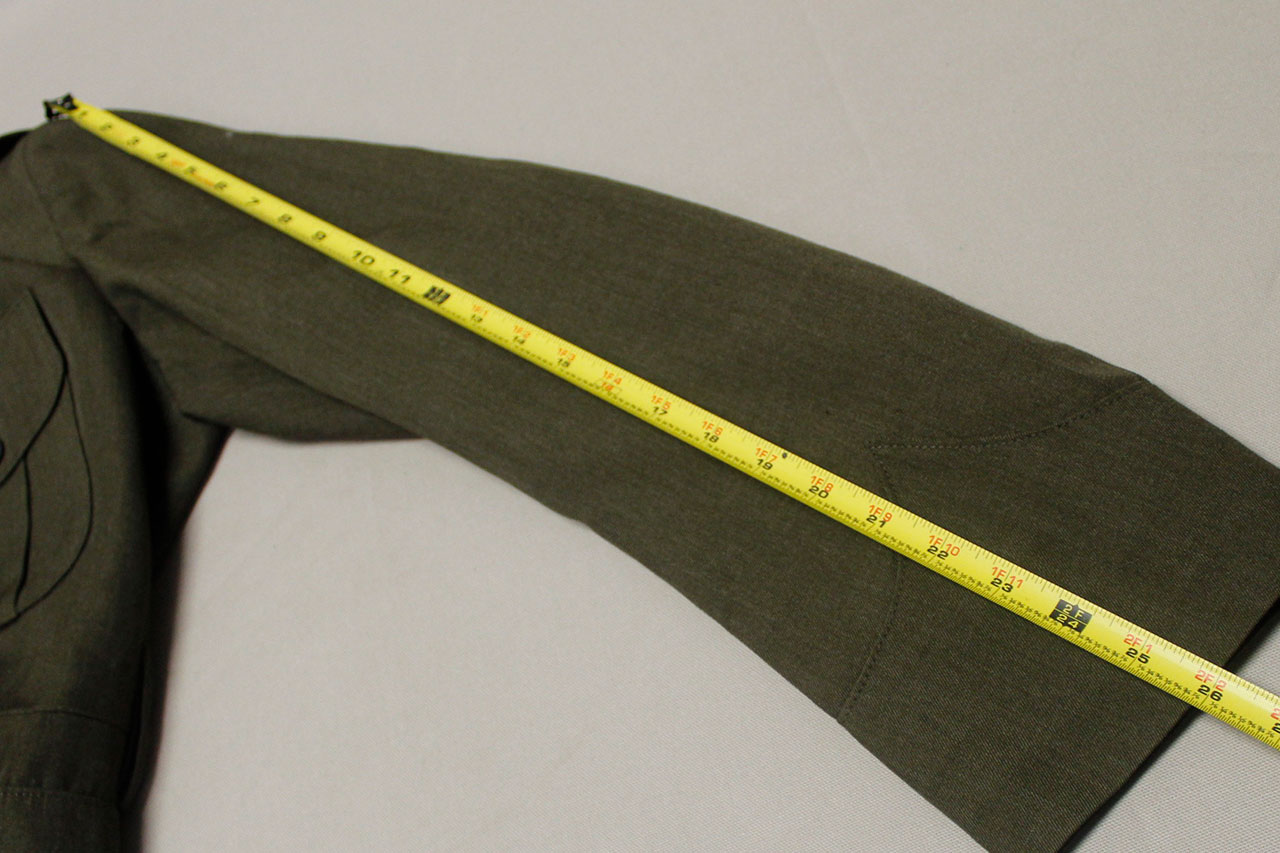 USMC Green Service Tunic - 37R . UA932 - Time Traveler Militaria