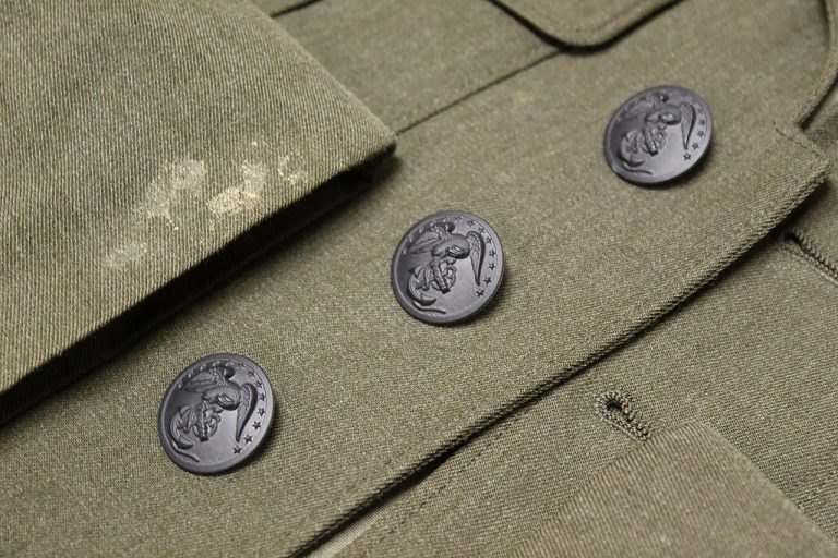 USMC Green Service Tunic - 37R . UA932 - Time Traveler Militaria