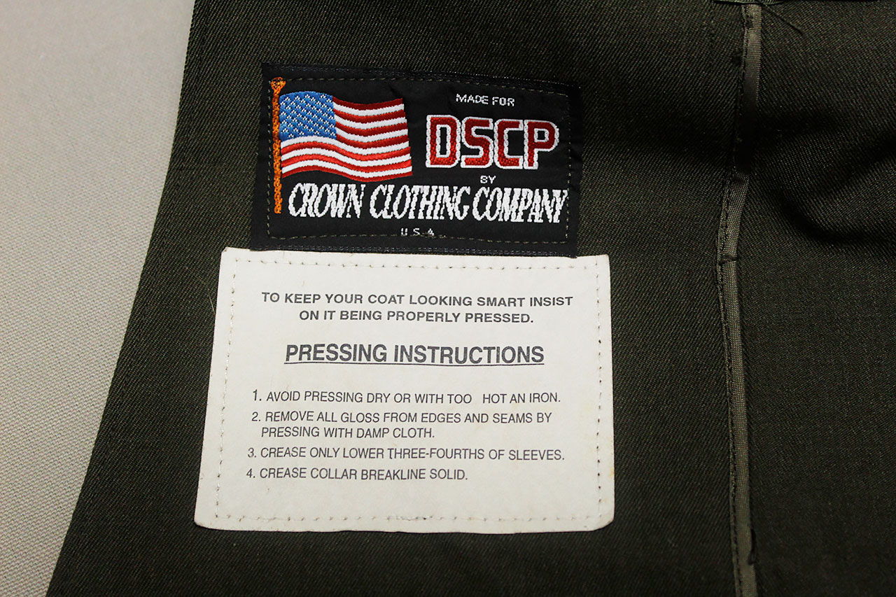 USMC Green Service Tunic - 37R . UA932 - Time Traveler Militaria