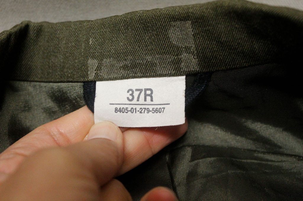 USMC Green Service Tunic - 37R . UA932 - Time Traveler Militaria