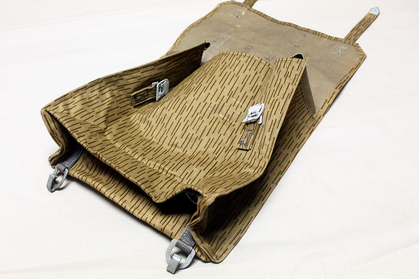 East German Camo Pack/Pouch . hm374 - Time Traveler Militaria