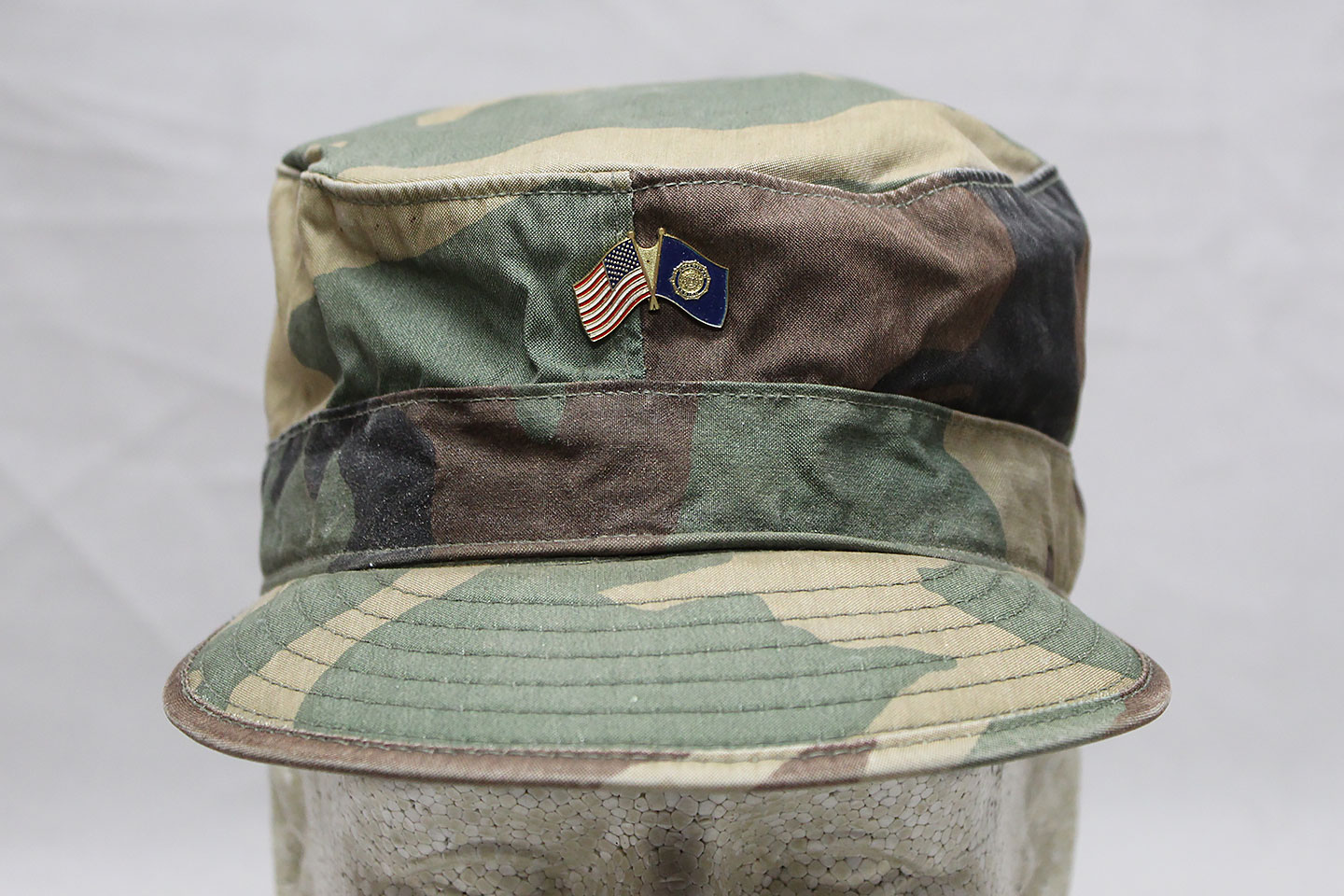 US Army BDU (Woodland Camo) Cap w/Pin - Size 7 . HU1063 - Time Traveler ...