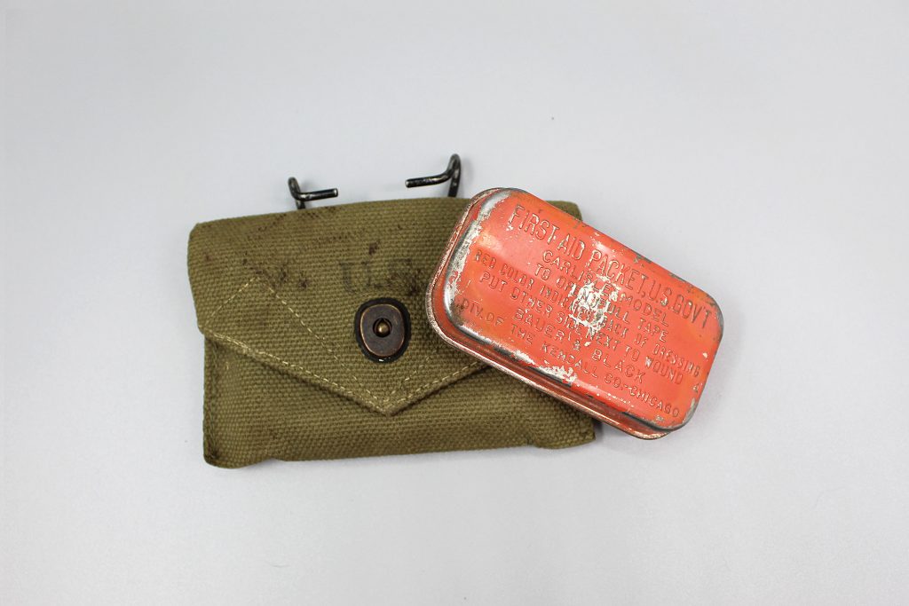 US Army First Aid Field Pouch with Carlisle Tin - 1945 . FLU1663 - Time ...