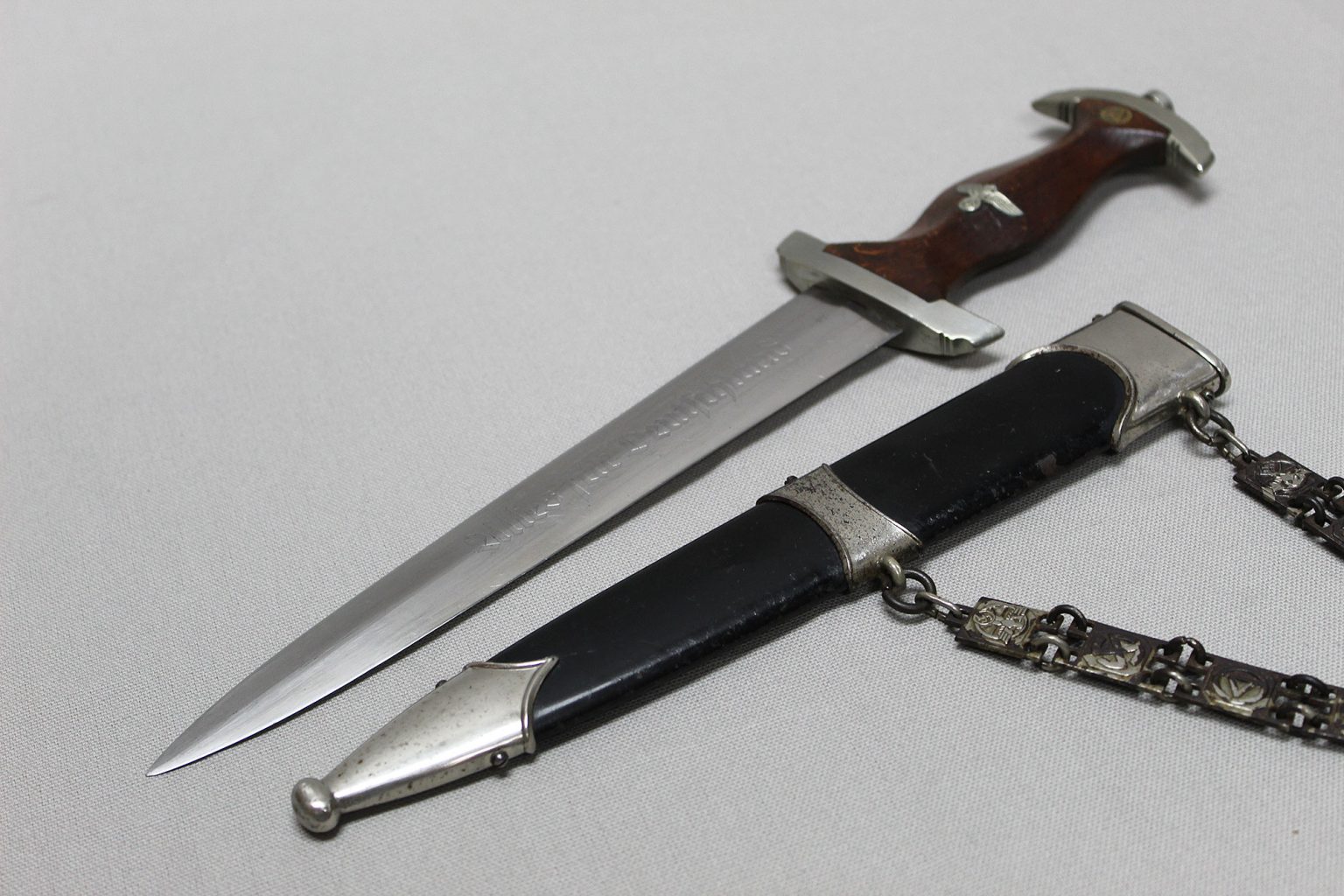 WW2 German NSKK Chained Dagger . D2040 - Time Traveler Militaria