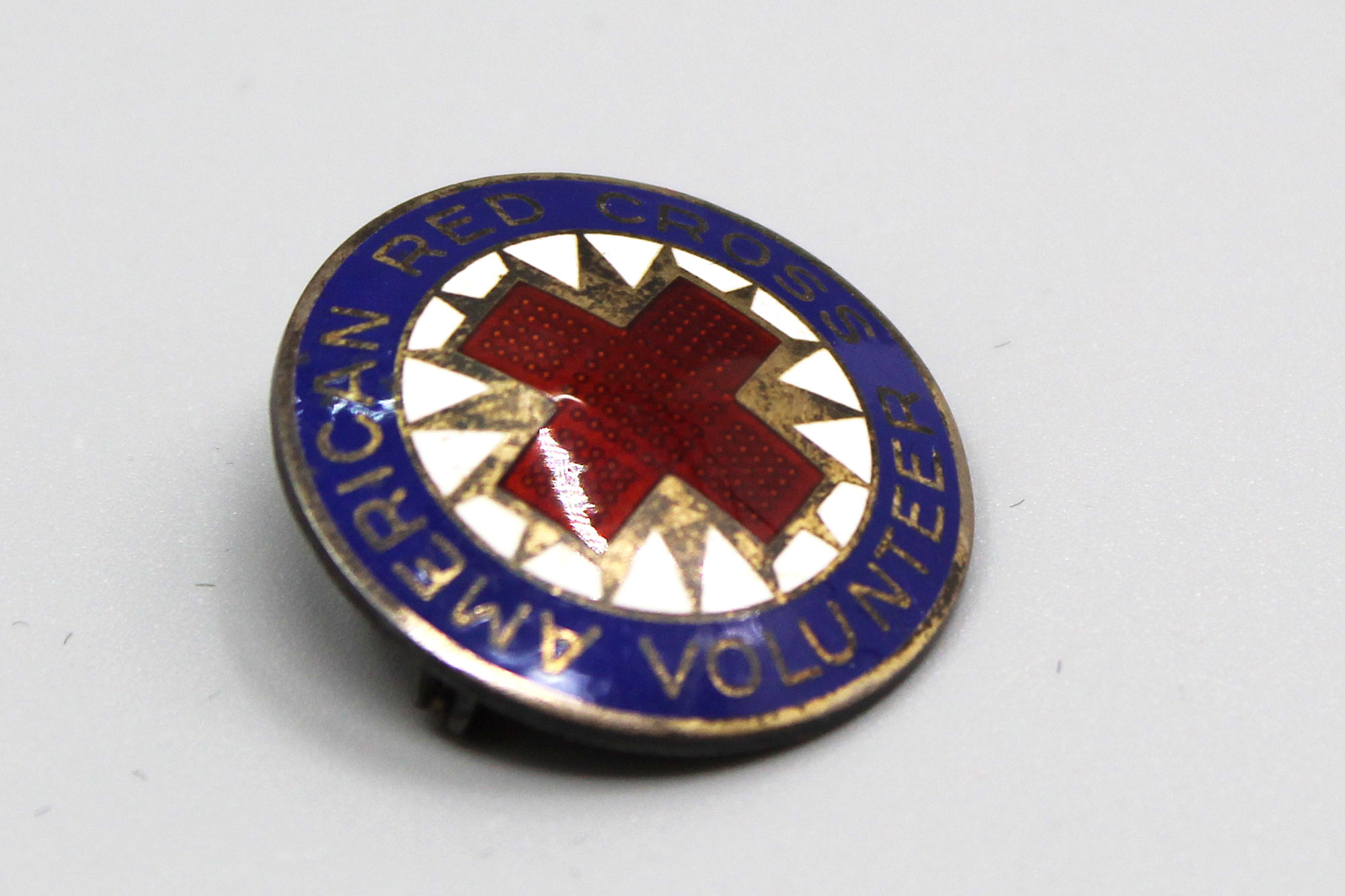 WW2 US American Red Cross Volunteer Pin . FLU3384 - Time Traveler Militaria