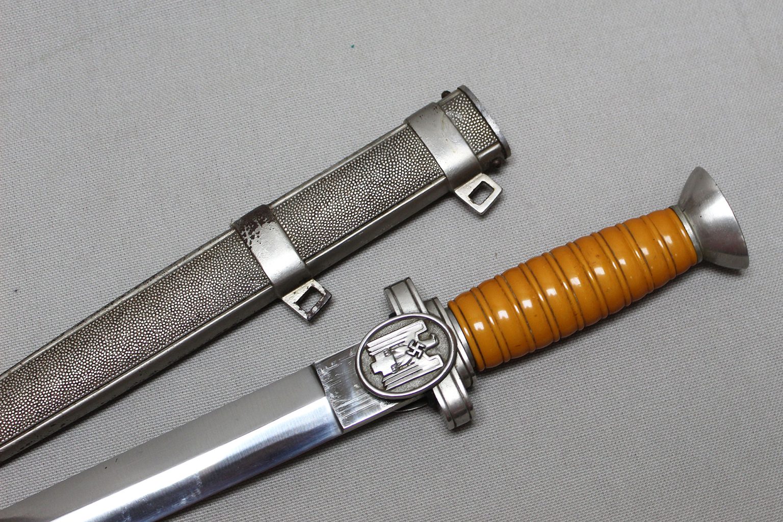 WW2 German Red Cross Leader Dagger . D2065 - Time Traveler Militaria