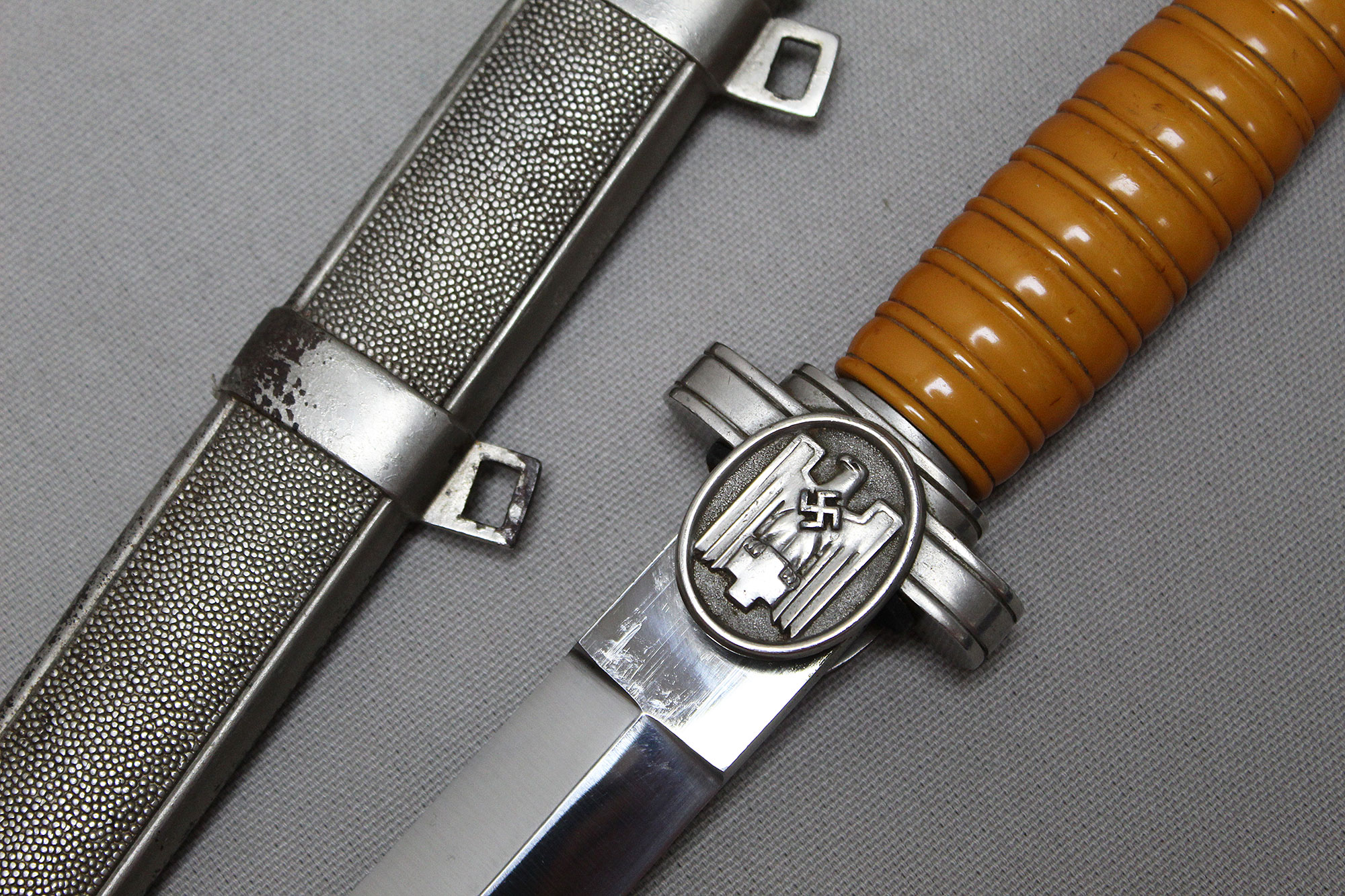 WW2 German Red Cross Leader Dagger . D2065 - Time Traveler Militaria