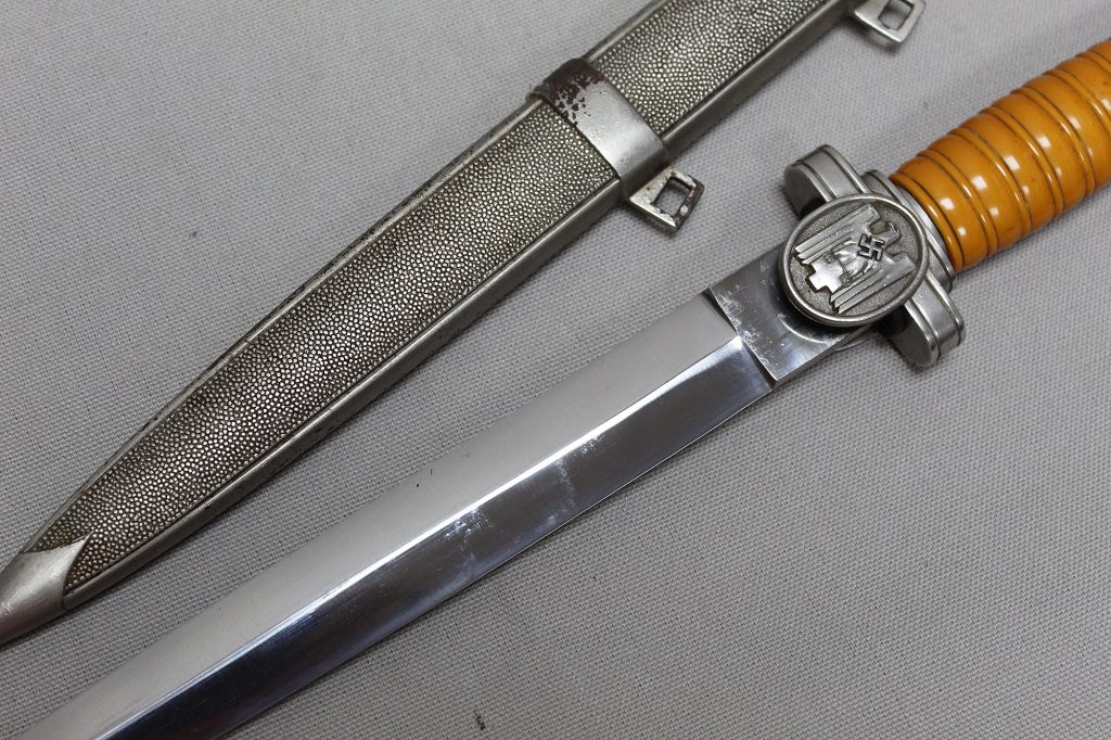 WW2 German Red Cross Leader Dagger . D2065 - Time Traveler Militaria