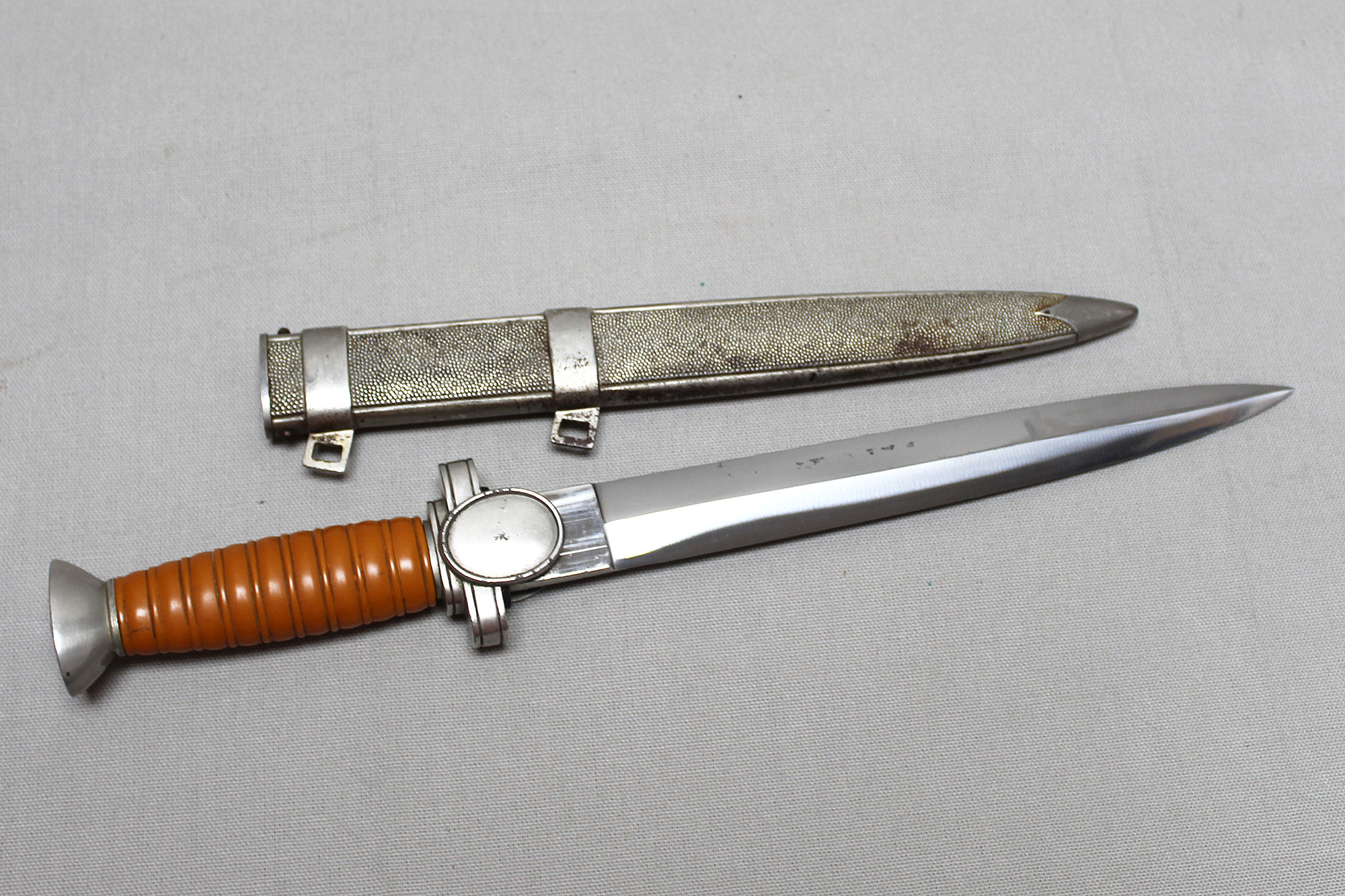 WW2 German Red Cross Leader Dagger . D2065 - Time Traveler Militaria
