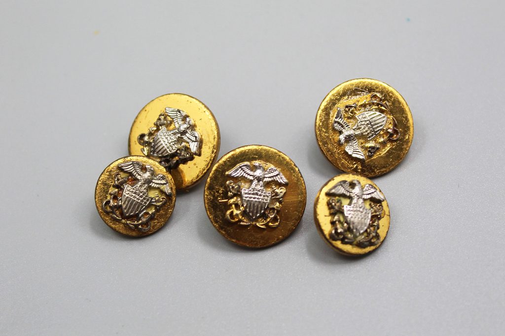 US Navy Group of 5 Buttons . FLU3426 - Time Traveler Militaria