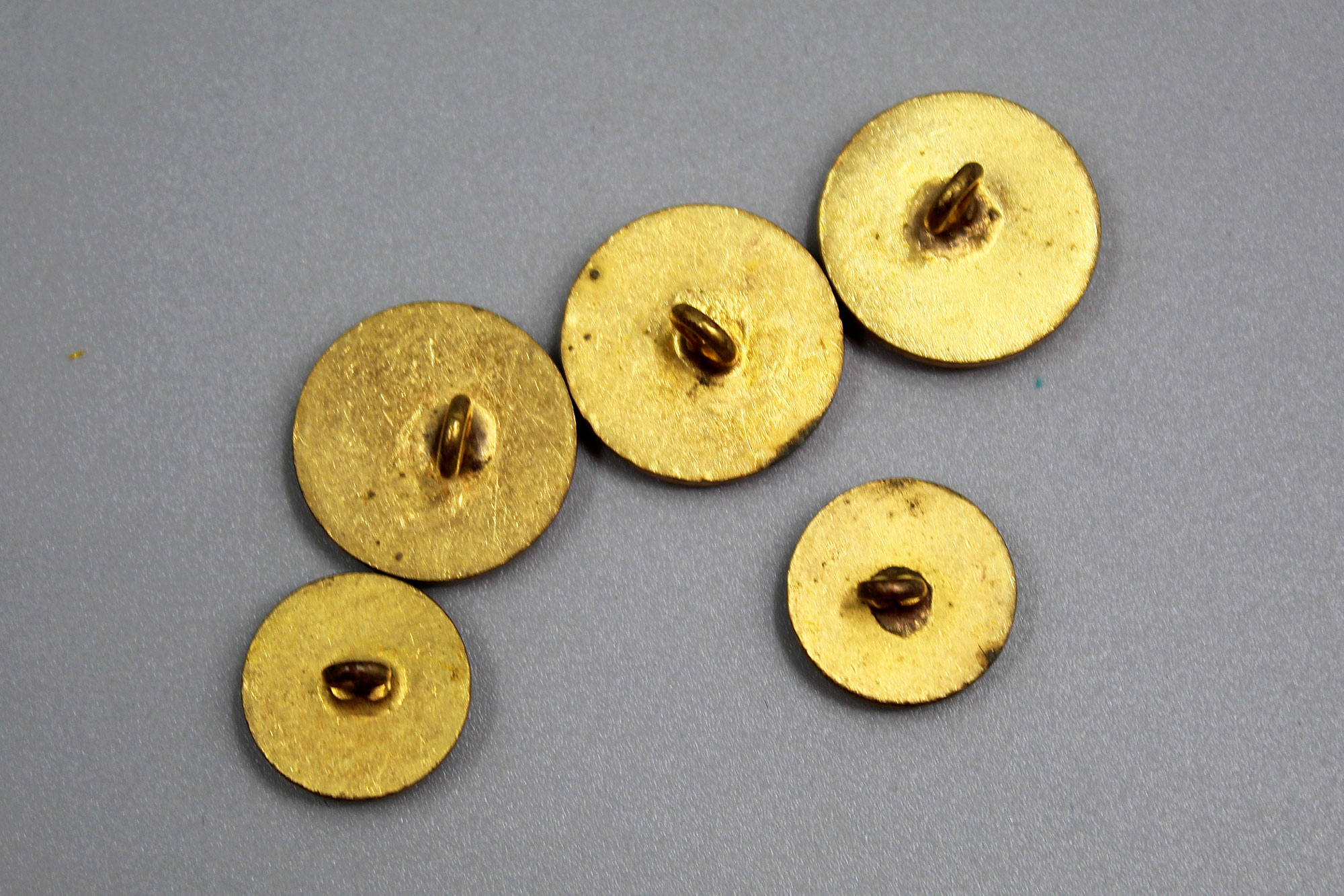 US Navy Group of 5 Buttons . FLU3426 - Time Traveler Militaria