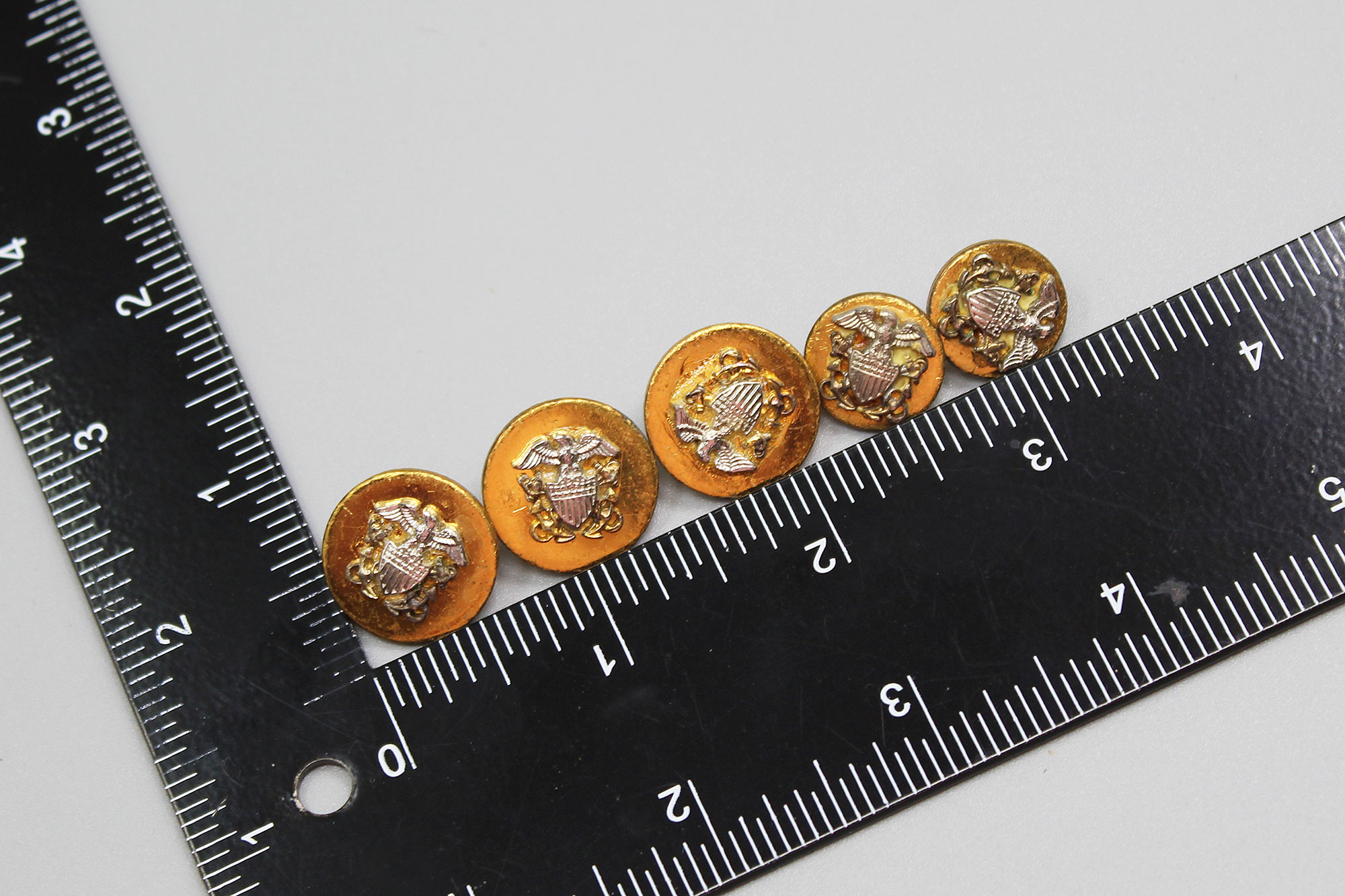 US Navy Group of 5 Buttons . FLU3426 - Time Traveler Militaria