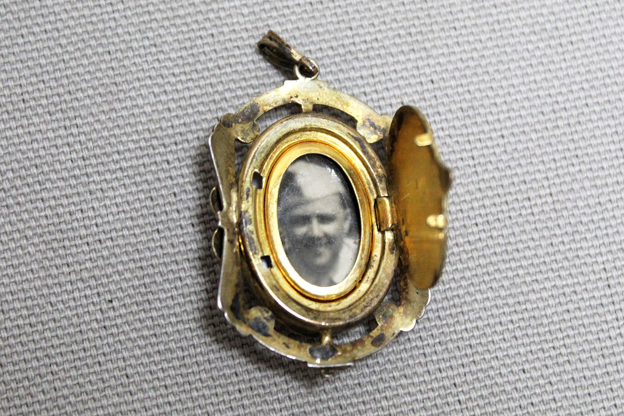 US WW2 Army Sweetheart Locket Pendant w/Picture - 1/20 10k on Sterling ...