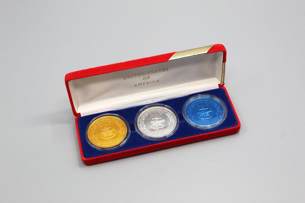 US Navy 1977 Navy Recruiting Coin Set . FLU826 - Time Traveler Militaria
