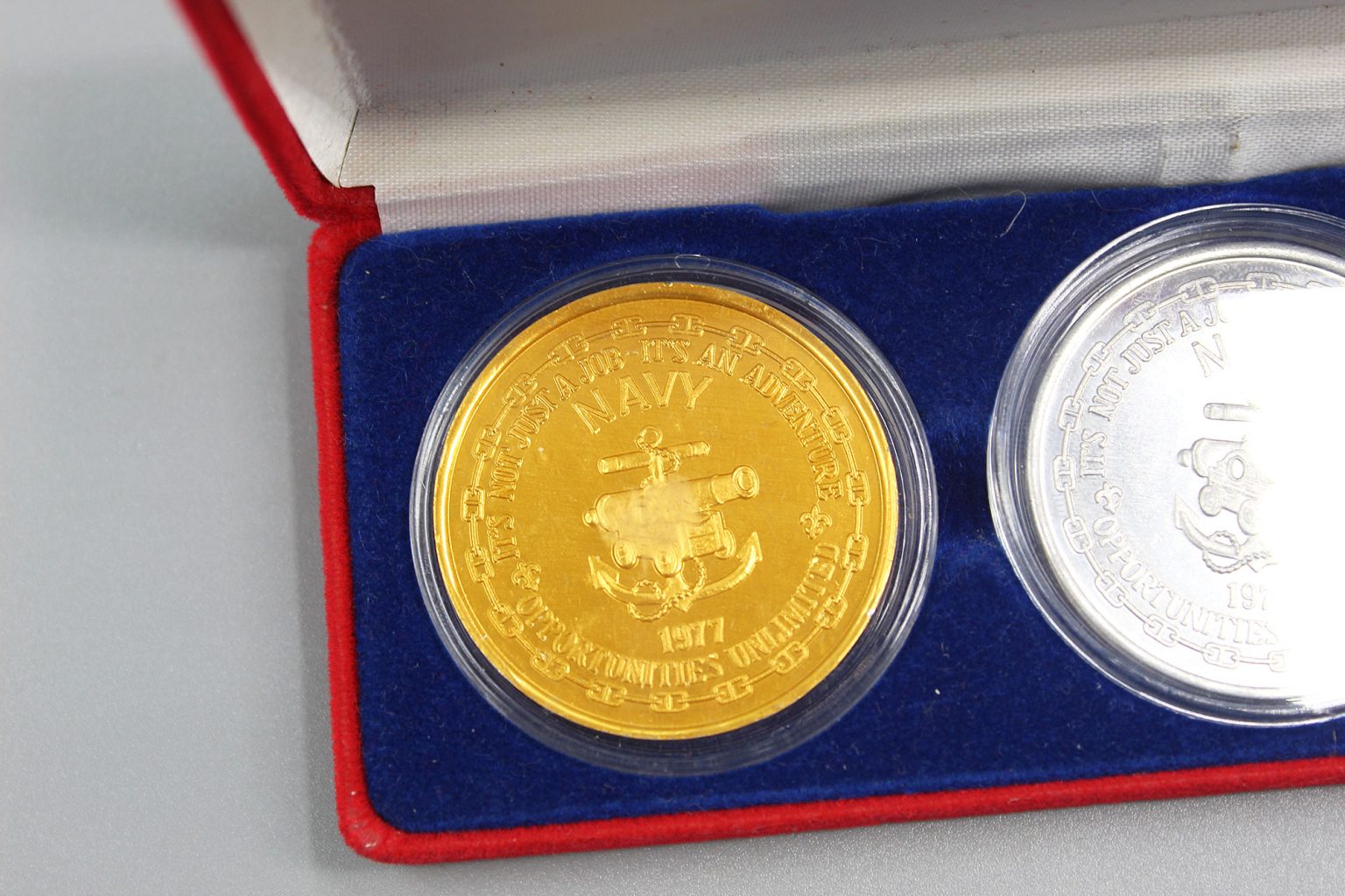 US Navy 1977 Navy Recruiting Coin Set . FLU826 - Time Traveler Militaria