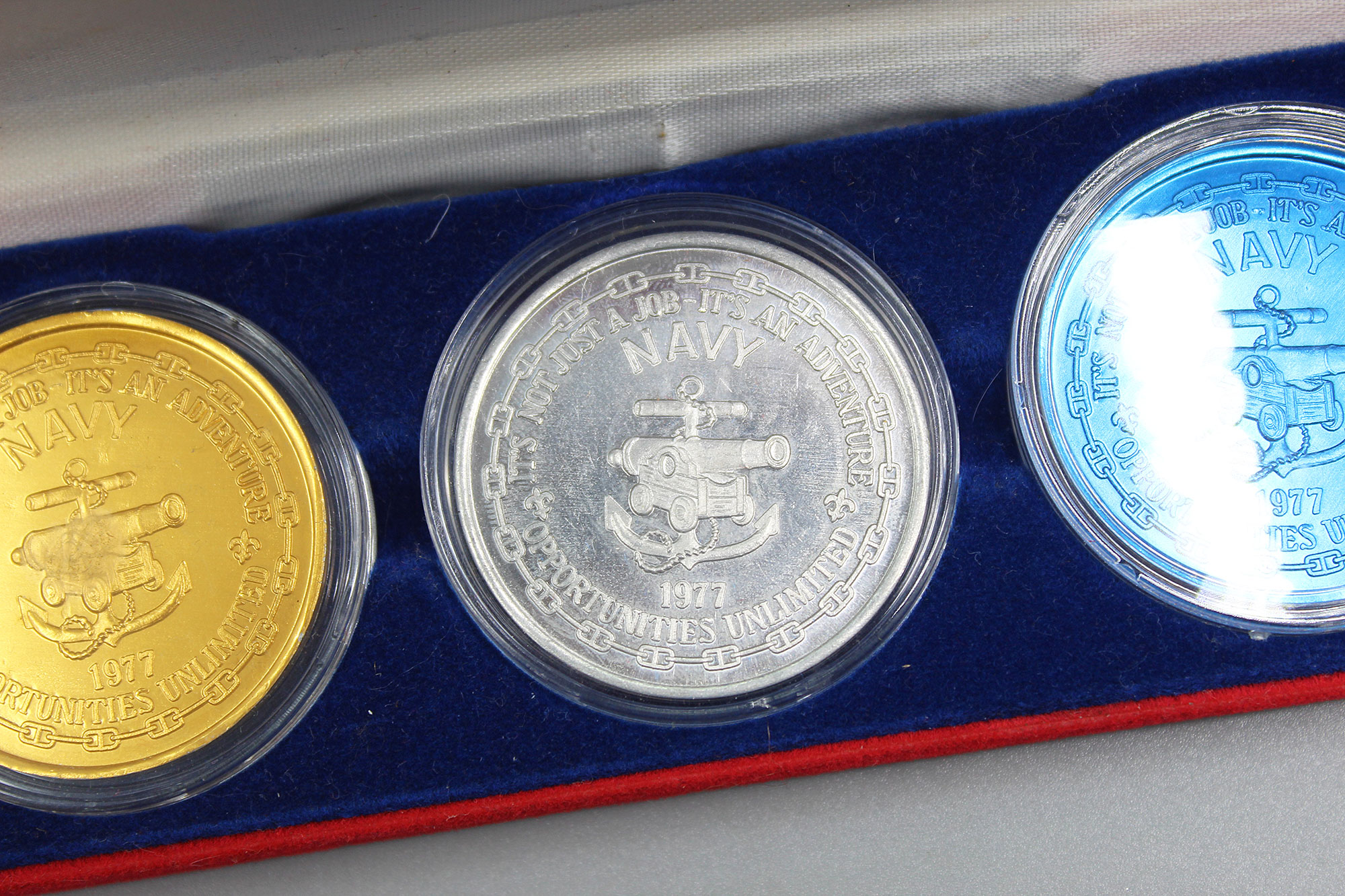 US Navy 1977 Navy Recruiting Coin Set . FLU826 - Time Traveler Militaria