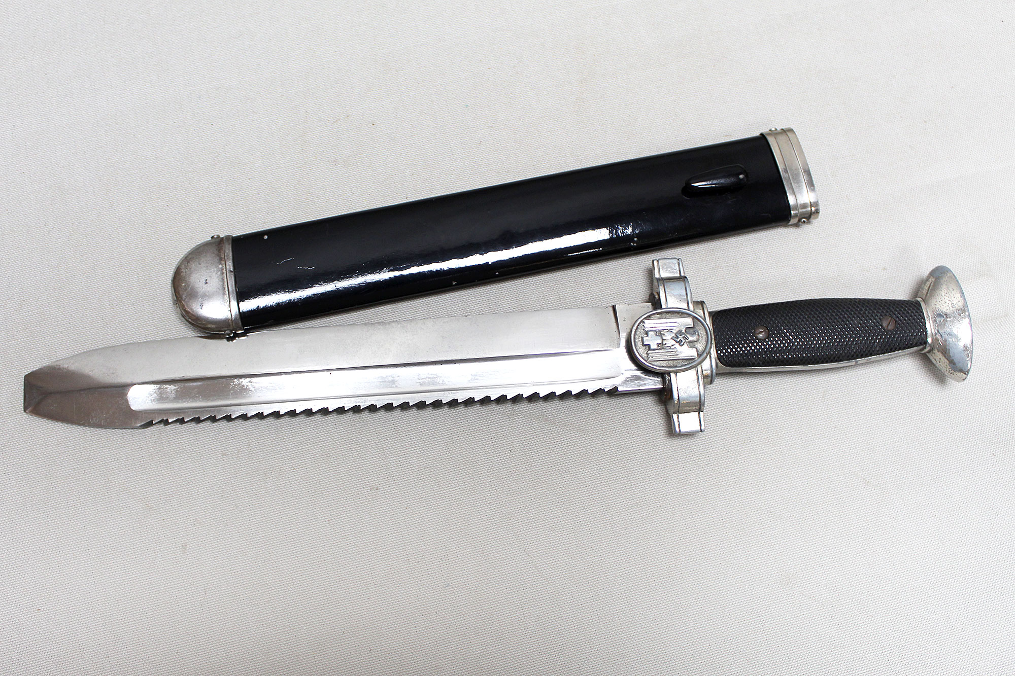 WW2 German Red Cross EM Hewer . D2077 - Time Traveler Militaria