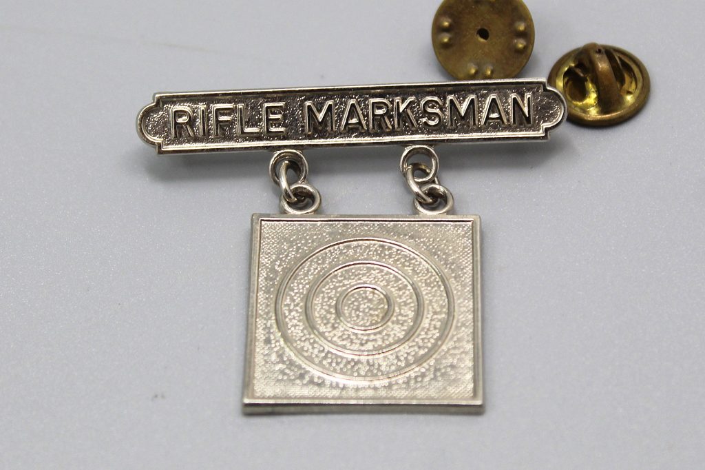 USMC Rifle Marksman Qualification Badge . FLU3572 - Time Traveler Militaria