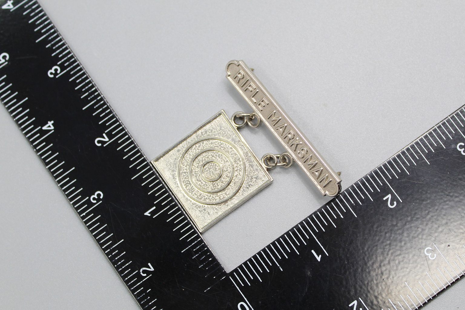 USMC Rifle Marksman Qualification Badge . FLU3572 - Time Traveler Militaria