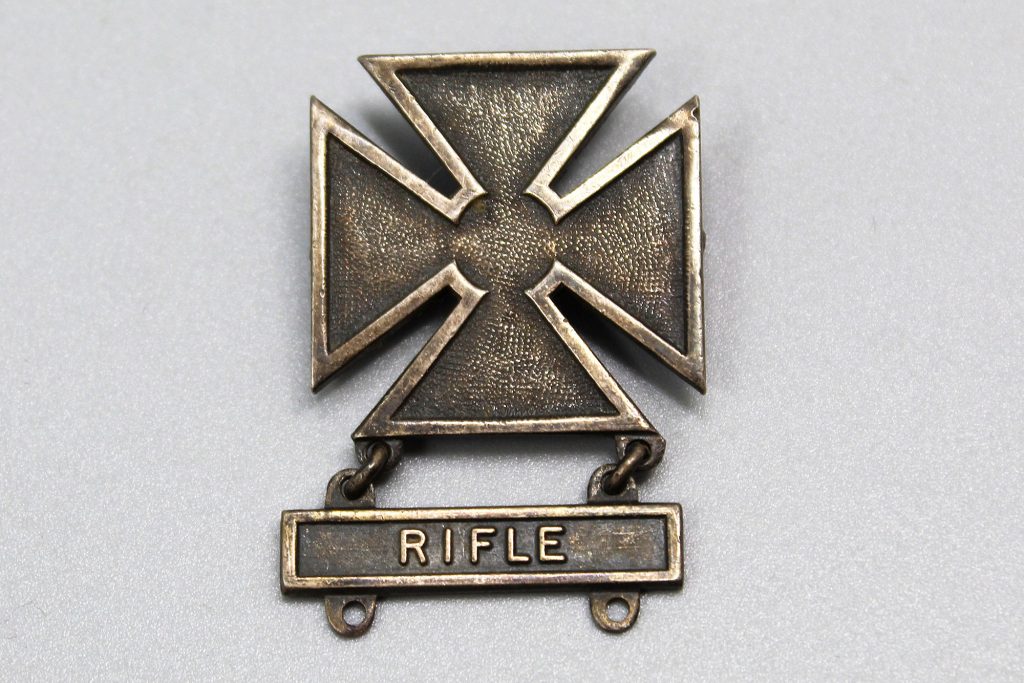 US Army Marksman Qualification Badge w/Rifle Bar . FLU545 - Time ...
