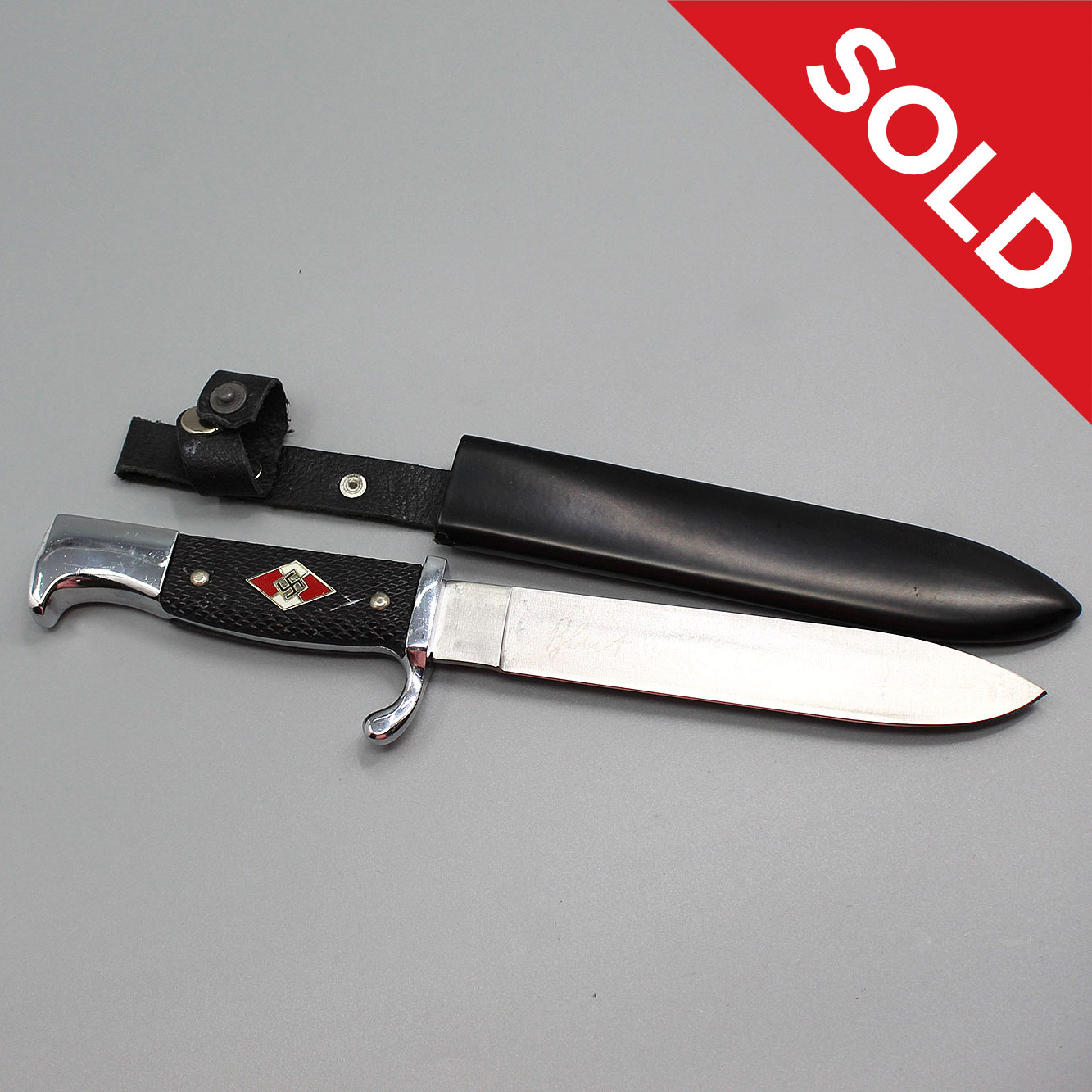 REPRODUCTIONS - Time Traveler Militaria