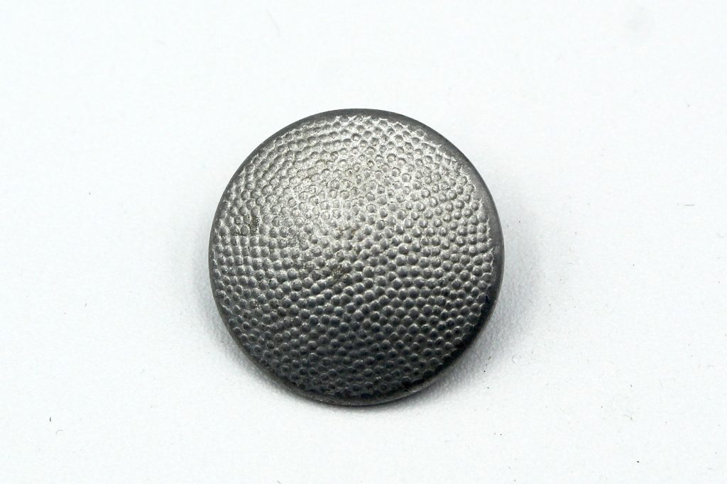 WW2 German Army Tunic Button . EFL4652 - Time Traveler Militaria