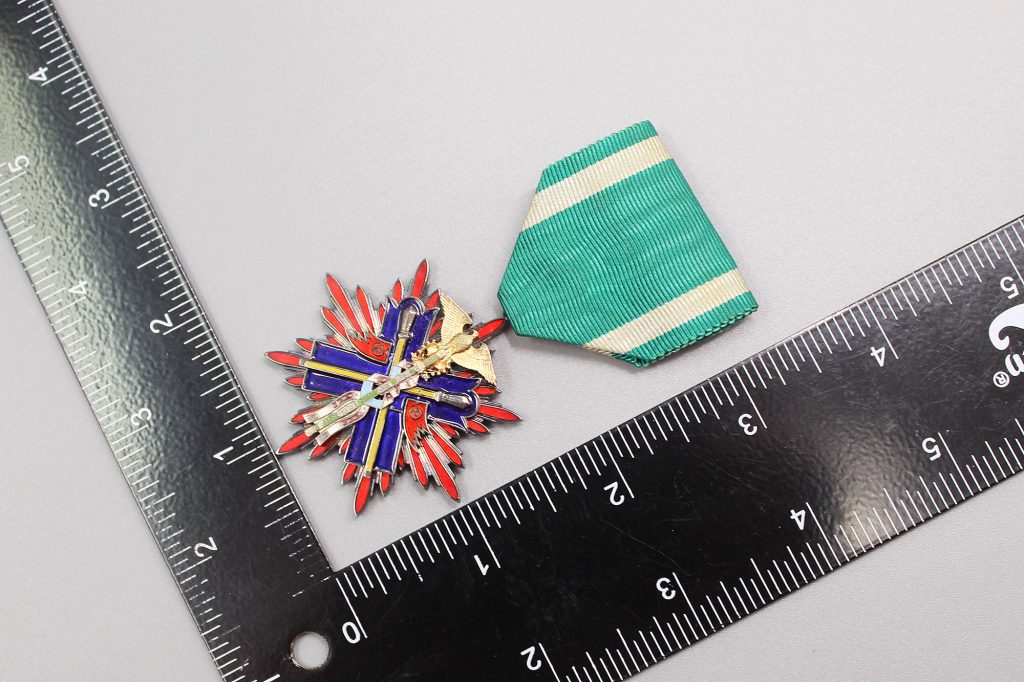 WW2 Japanese Golden Kite 5th Class Medal . NNJ407 - Time Traveler Militaria