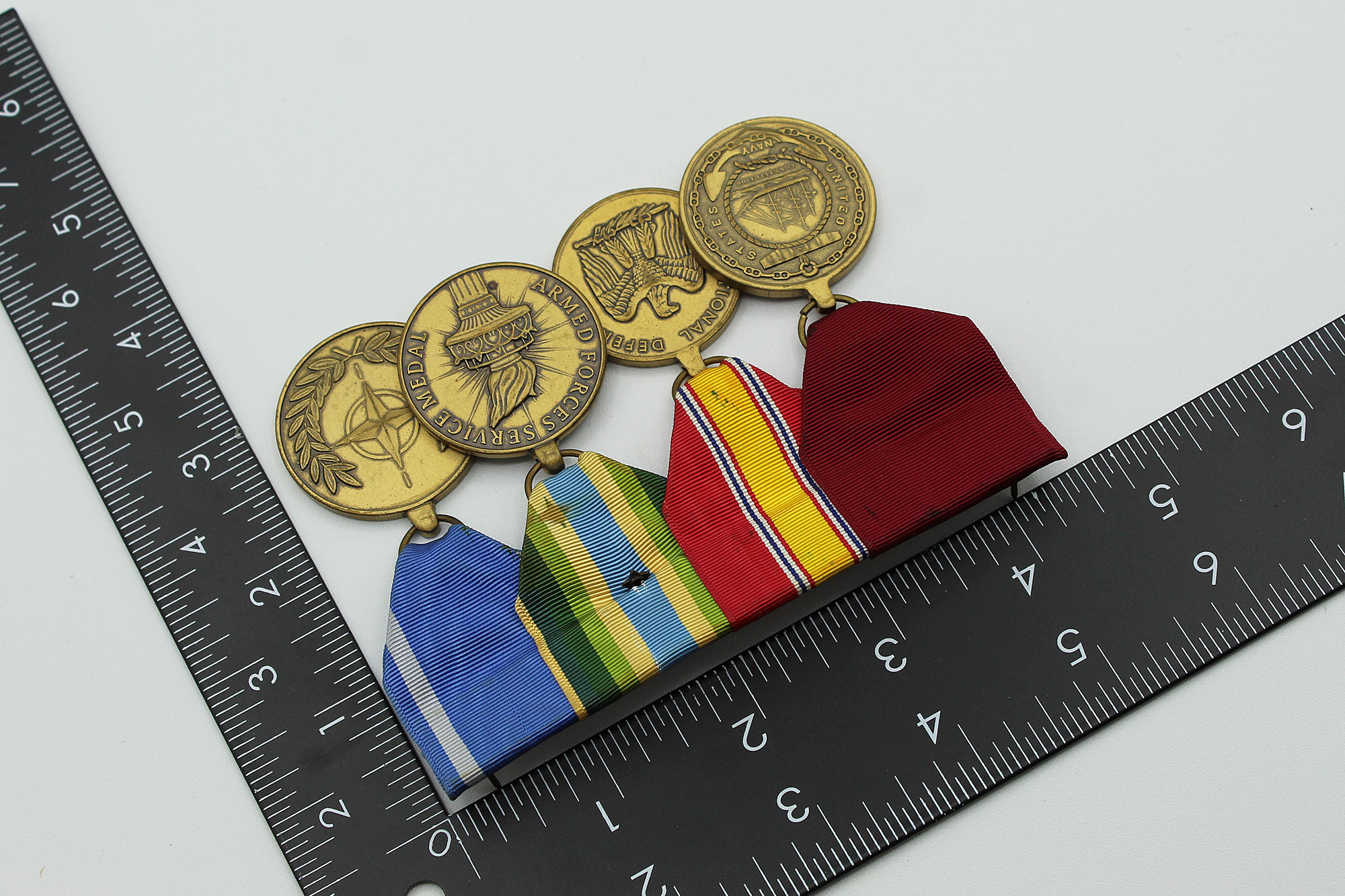 US Navy 4 Place Medal Bar . YMU4676 - Time Traveler Militaria