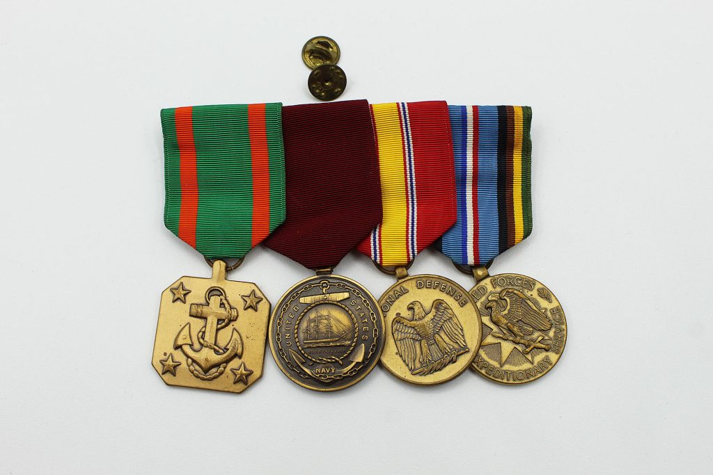 US Navy 4 Place Medal Bar . YMU4677 - Time Traveler Militaria